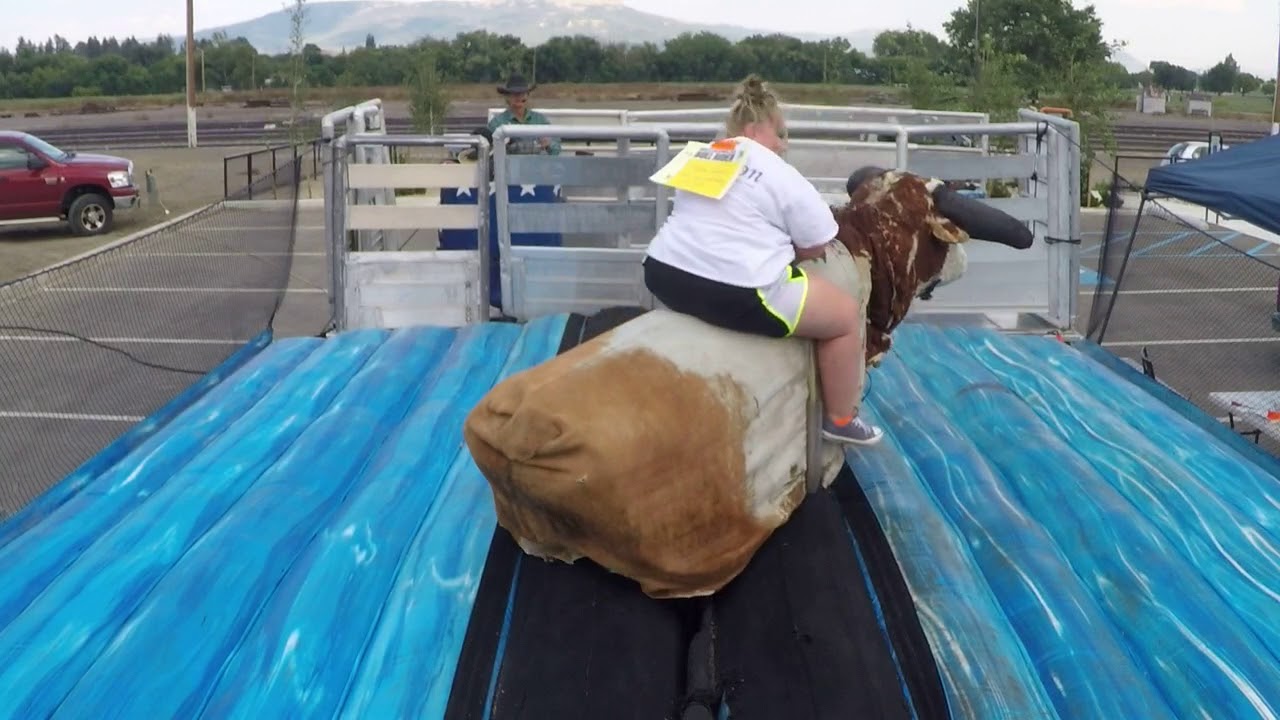 Tierra rides the mechanical bull Raton 2017 - YouTube