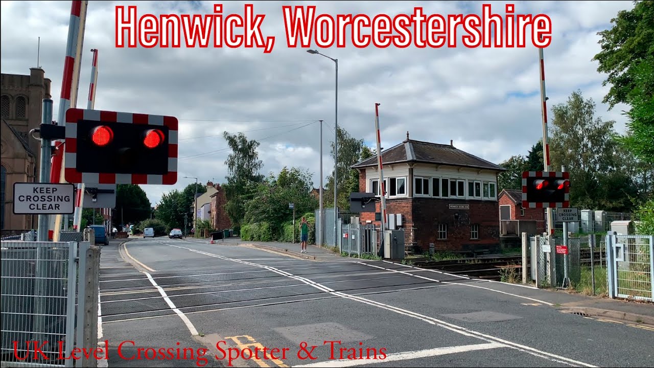 Henwick Level Crossing, Worcestershire - YouTube