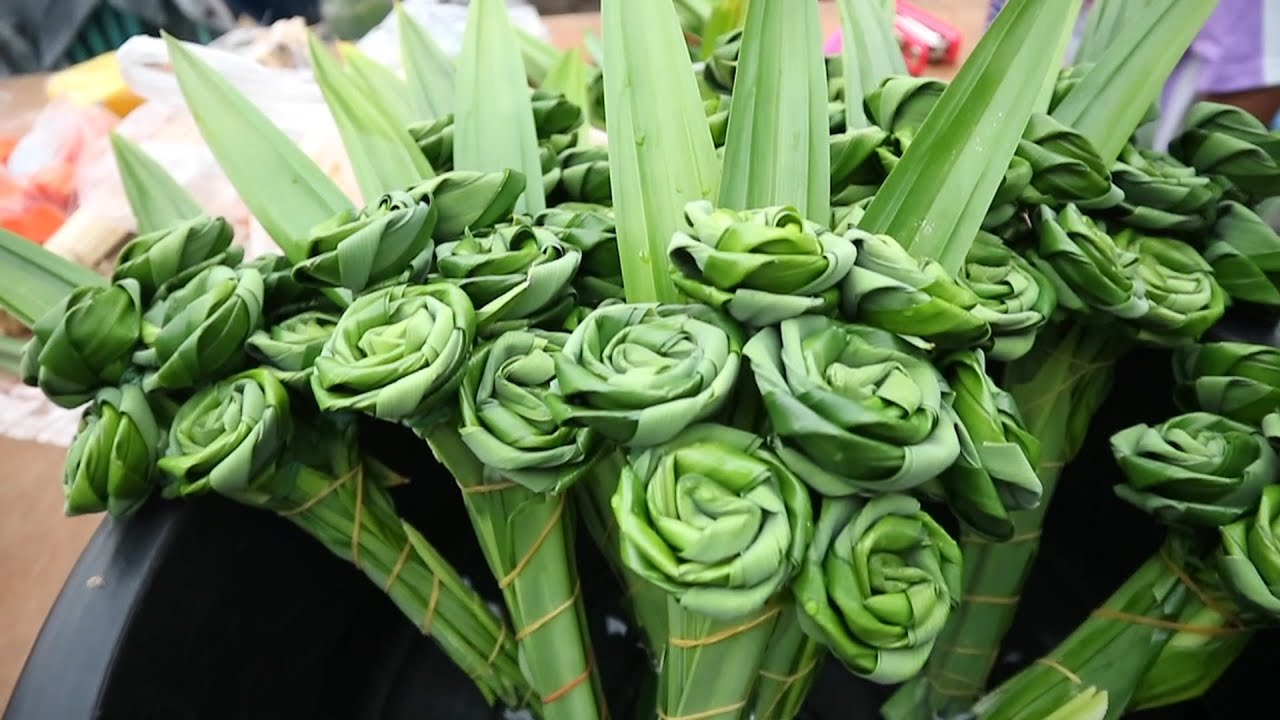 How to make Pandan Roses | Walking Street in Thailand - Hungry Bear ...