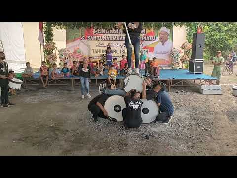 Hebat Banget...Mayoret Cewek Atraksi Naik Diatas Drum Yg Besar