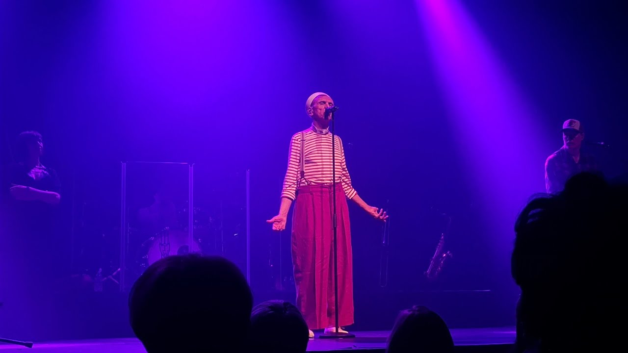 Dexys, Dexys Midnight Runners - The Feminine Divine, live, La Cigale ...