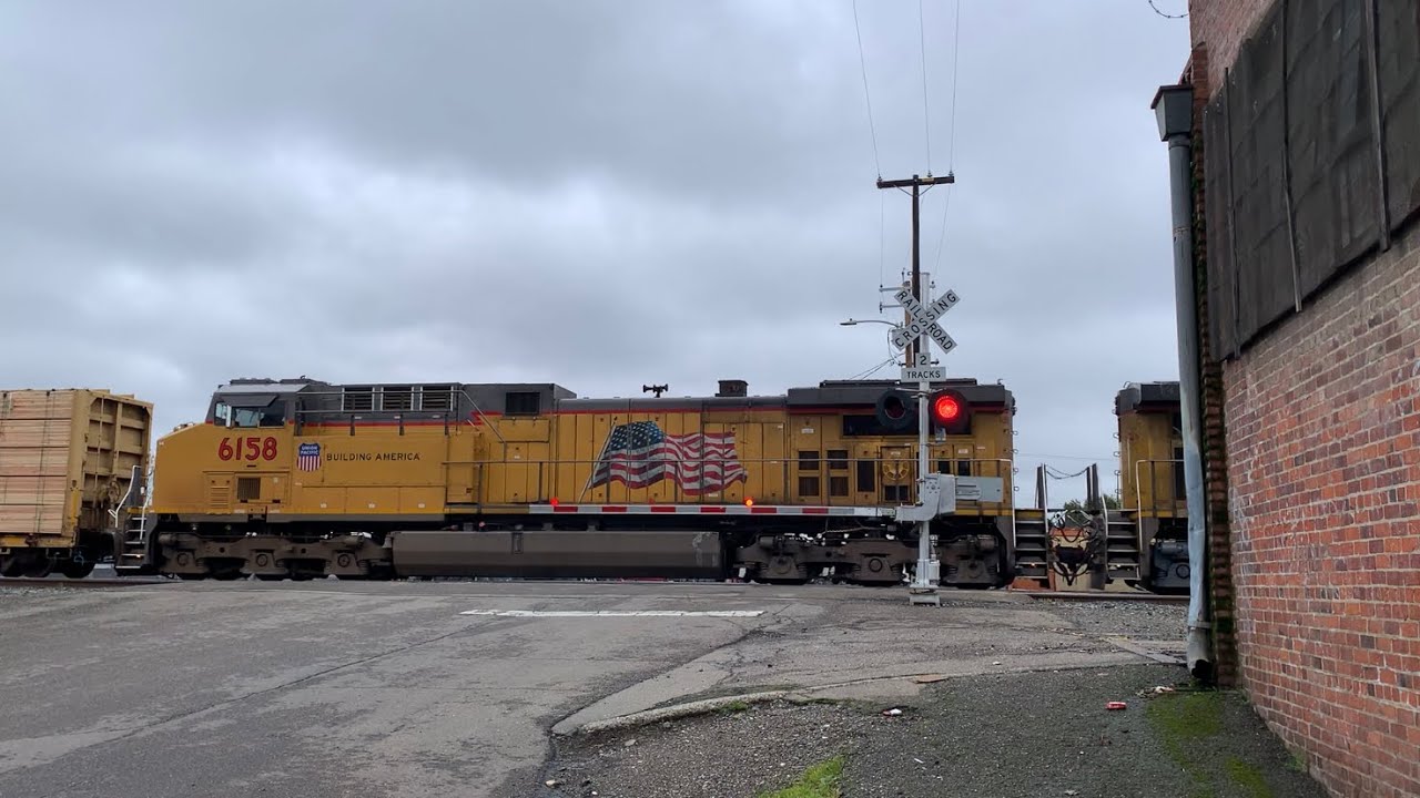 UP 6716 Manifest Freight Train South - E. Church Street Railroad ...