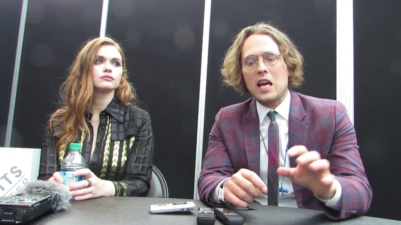 NYCC 2017: Lore actor Holland Roden and Executive Producer Brett ...