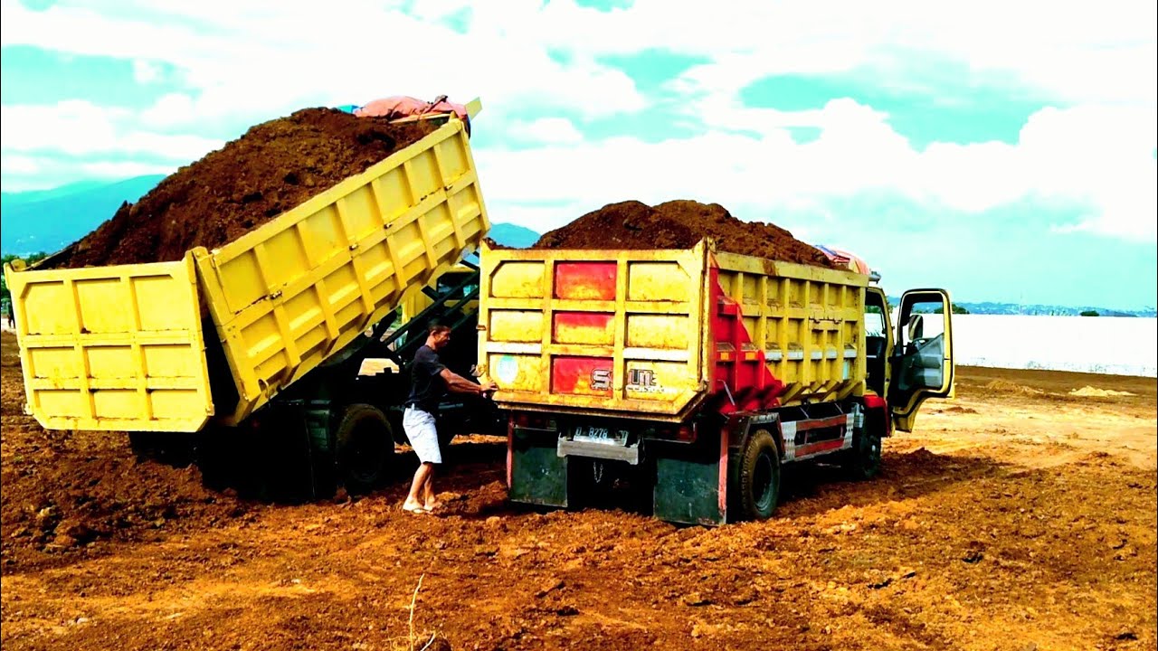 dua dump truk Balapan Jungkit Muatan tanah FulL Bak - Mobil Truk - YouTube