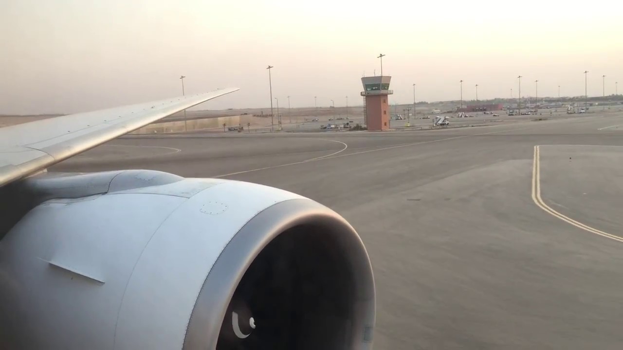 Landing at Cairo Airport on EgyptAir's B777-300ER [HD] - YouTube