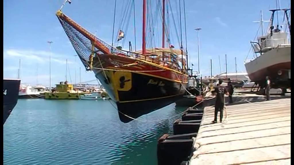 H καθελκυση του Black Rose - YouTube