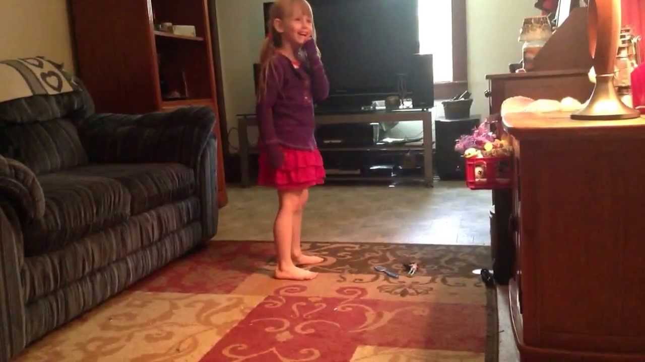 5 year old dancing - YouTube