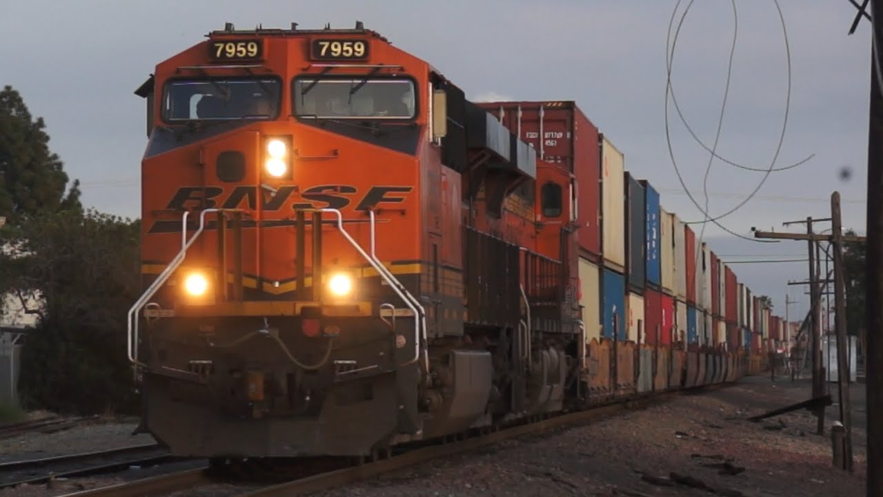 BNSF Harbor Sub Trains - YouTube