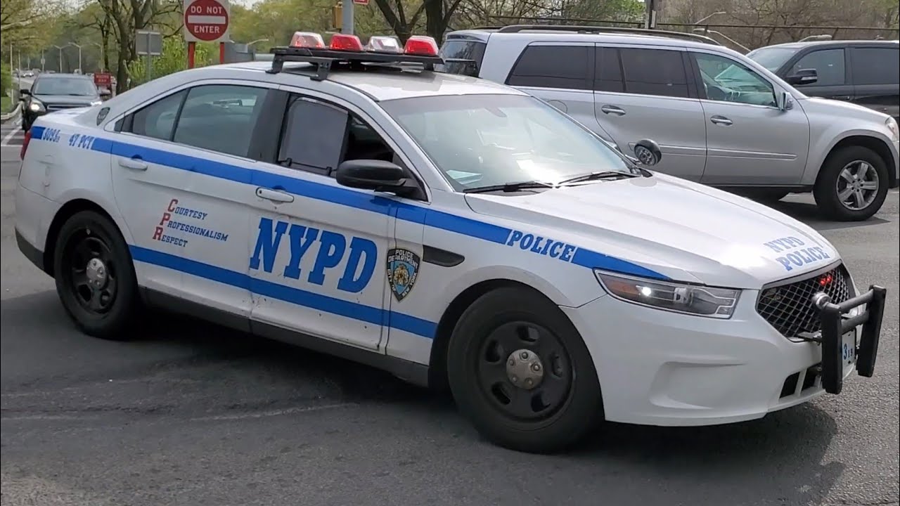 NYPD 47TH PCT Responding On Gun Hill Road In Gun Hill, The Bronx, New ...