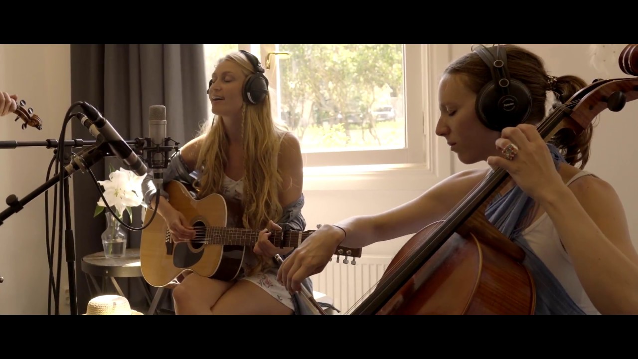 ANNA VILD - Svalors Hemlighet Akustisk [Officiell Musikvideo] - YouTube