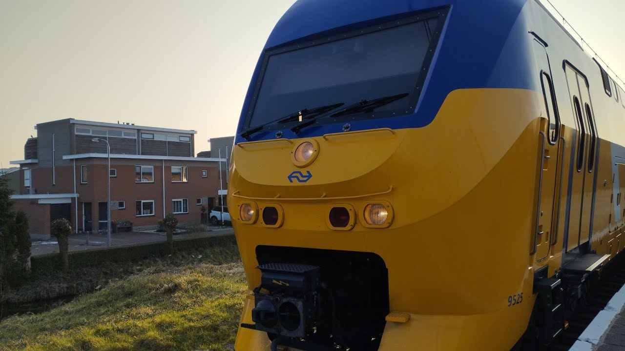 Flow Virm 9525 + Virm 9425 Vertrekken Van Bovenkarspel Flora Richting ...