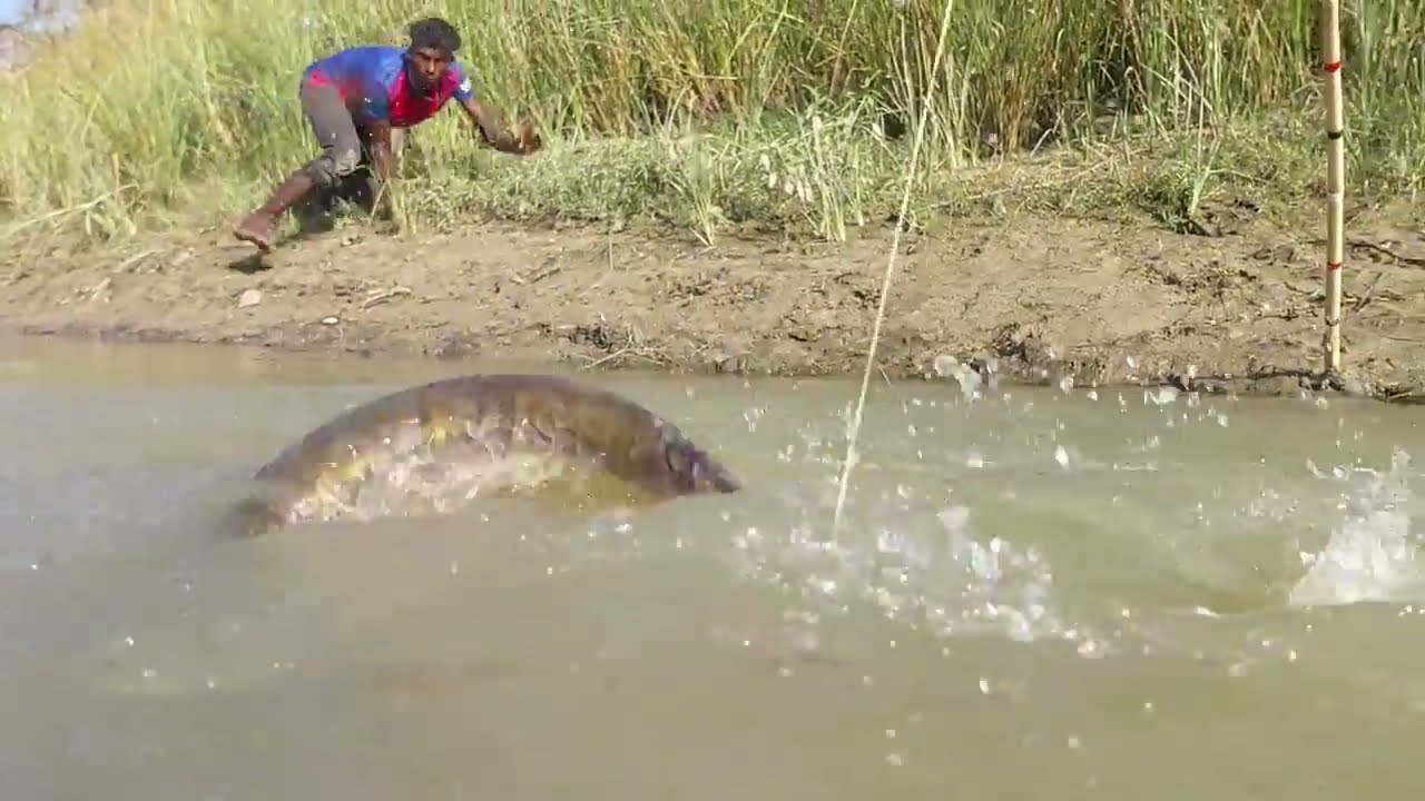 Best New Hook Fishing Method In River || Village Boy Hunting Big 7Kg ...