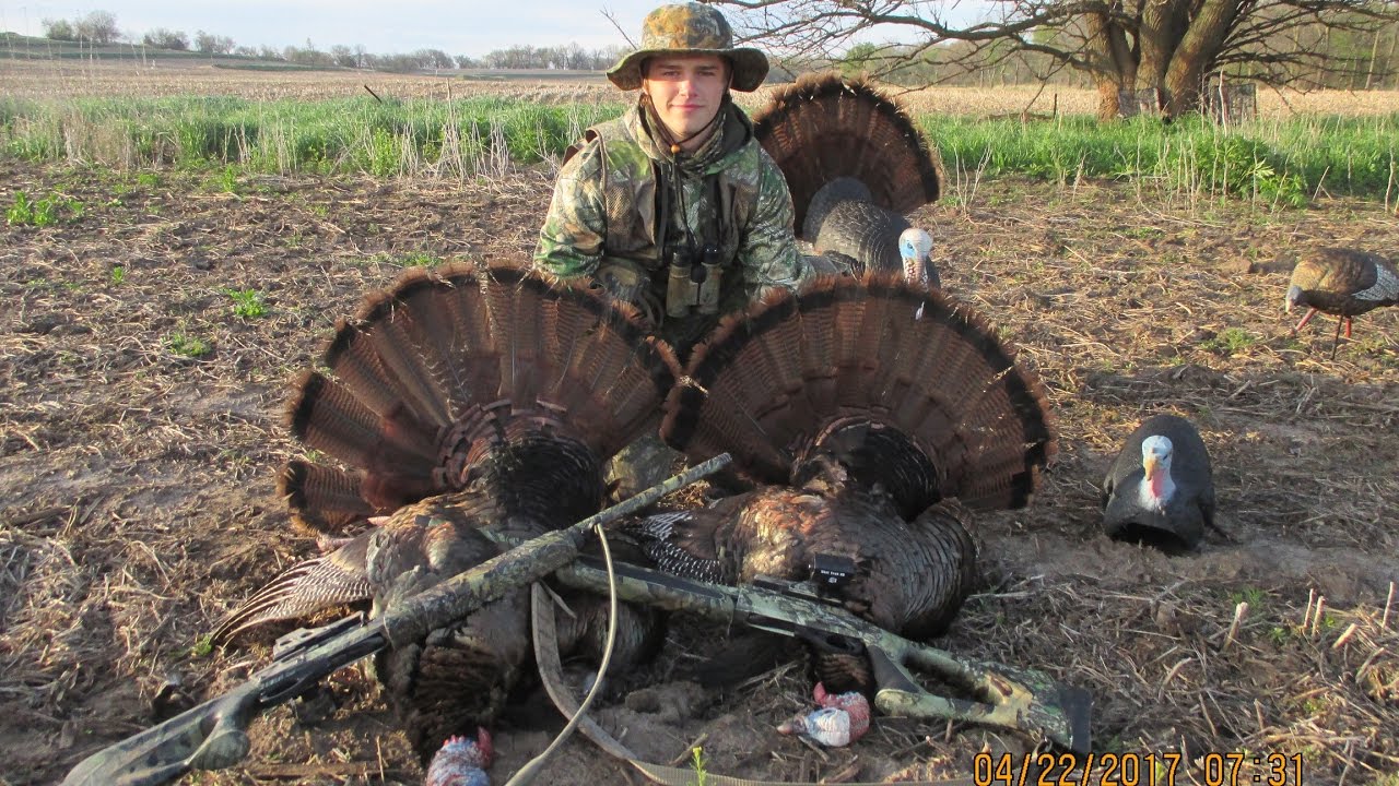 Turkey hunting in SW Iowa - YouTube