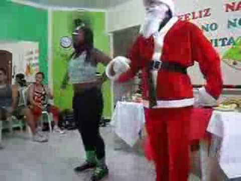 Aprendam a dançar com o Papai Noel dance a musica do cavalinho.