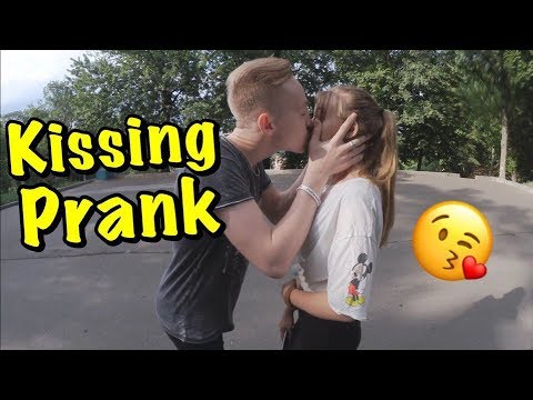 Kissing Prank: ПОЦЕЛУЙ С НЕЗНАКОМКОЙ | РАЗВОД НА ПОЦЕЛУЙ #16
