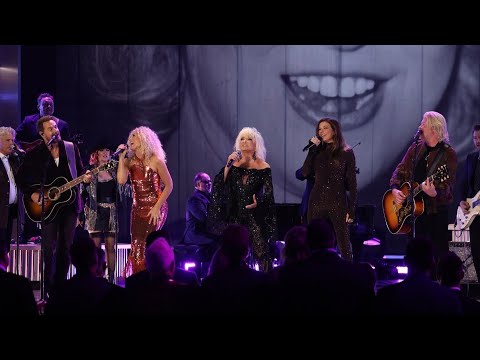 Tanya Tucker and Little Big Town Perform \