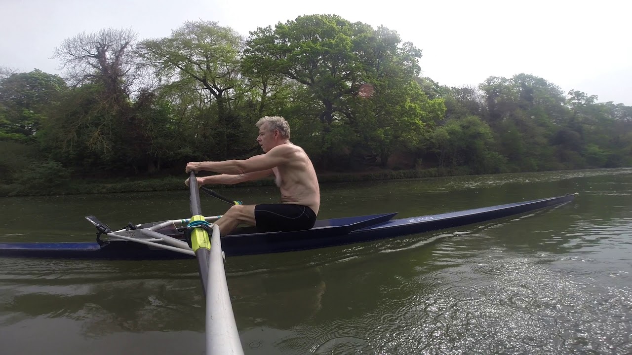 Single sculling technique. Attempting to be "locked in" before driving ...