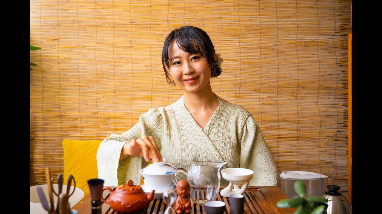 Chinese Tea Ceremony (Gongfu Tea) using Gaiwan - YouTube