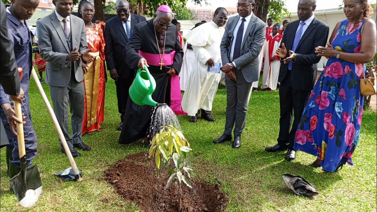 VISIT OF ARCHBISHOP AT MUTEESA 1 ROYAL UNIVERSITY KAKEEKA - YouTube