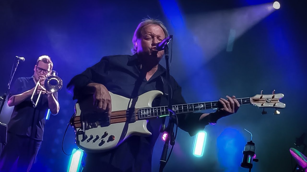 Level 42 at the Indigo2 - A Floating Life - YouTube