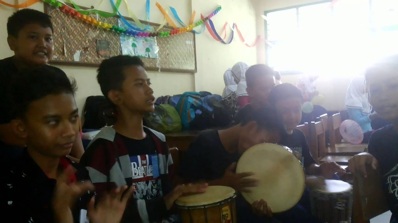 SMPN 21 Bekasi with iting fam'z - YouTube