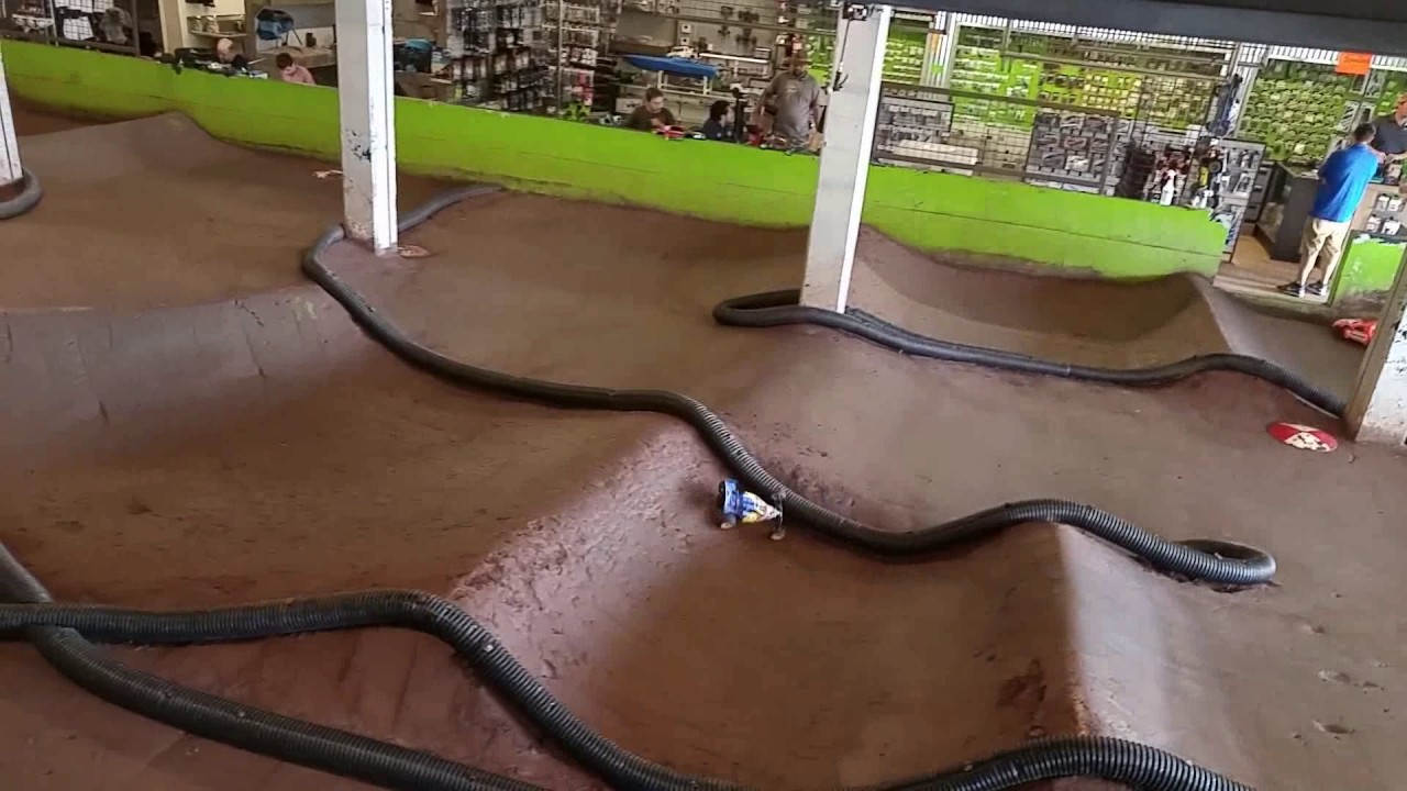 Associated B4.2 buggy track practice! - YouTube