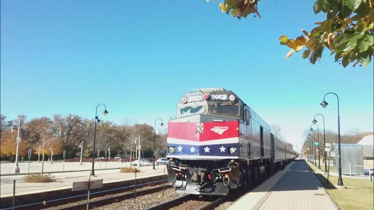 (Amtk 90221!) Amtrak Hiawatha through Lake forest - YouTube