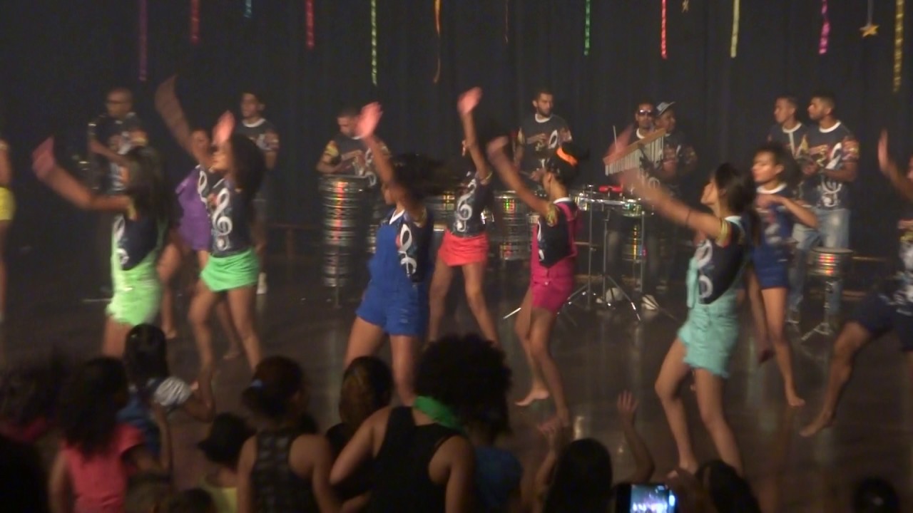 Batuque Arte festejando no CEU - contagiando a todos... - YouTube
