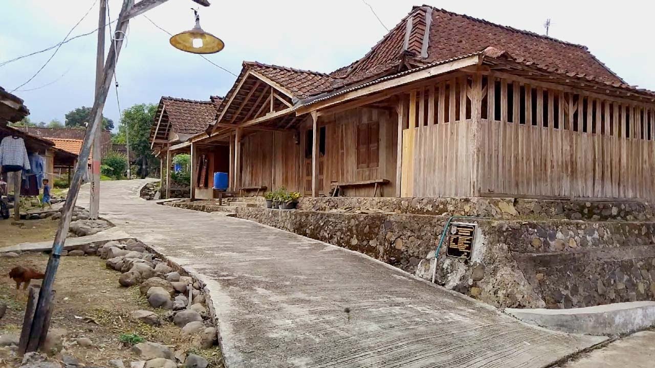 Walking around in old village beautiful Indonesian countryside - YouTube
