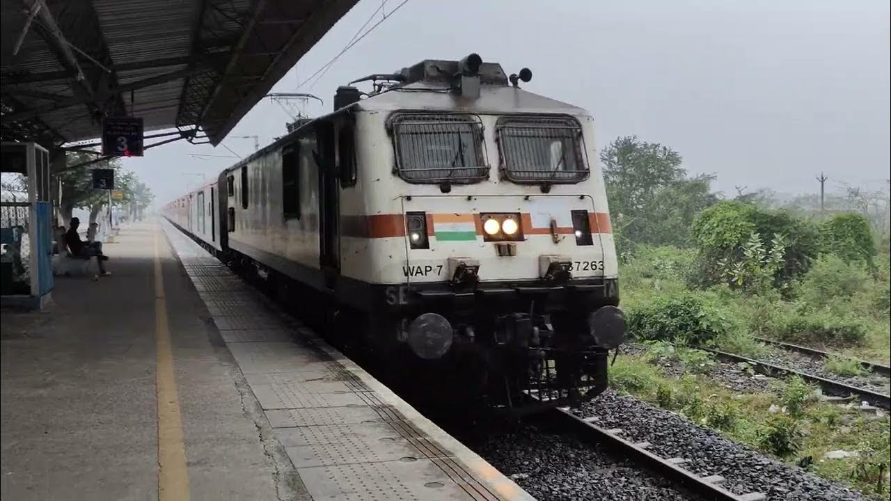 Tatanagar WAP-7(18189) Tatanagar Jn to Ernakulam Jn Ernakulam Exp Perfect On-time Crossing at ...