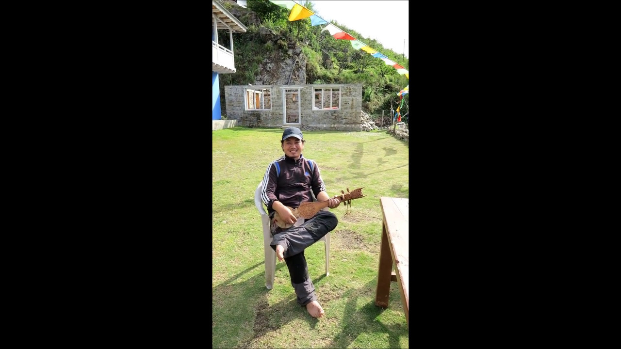 "Sempiriri" ("Resham Firiri"), chanson traditionnelle du Népal - YouTube