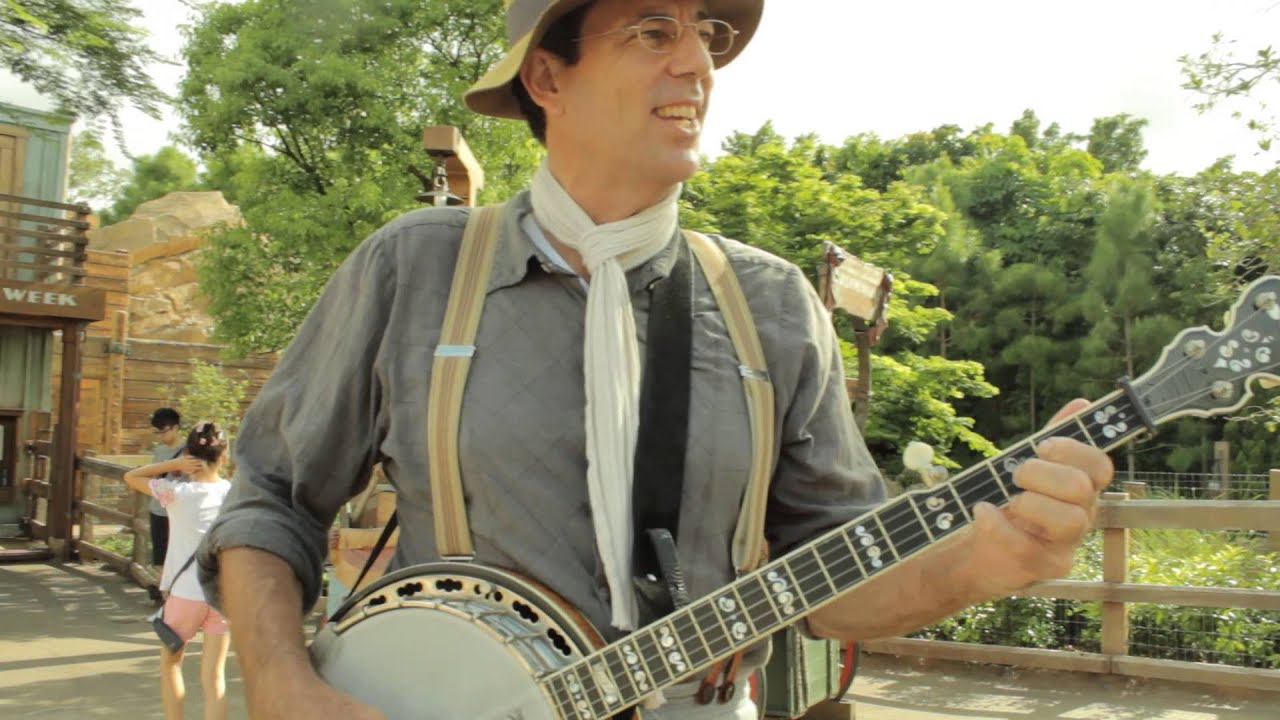 DisneyLand HK Banjo Chim-Chim-ney... - YouTube