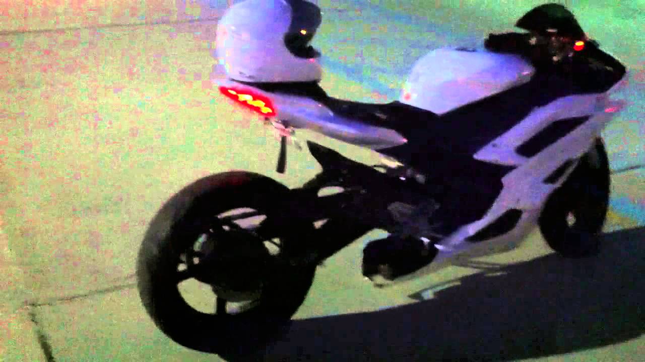 White 2006 Yamaha R6 stretched - YouTube
