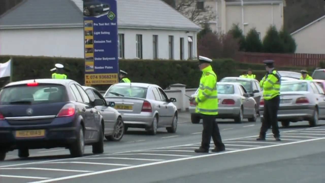 Joint Customs / Garda Checkpoint in Burnfoot 14 April 2010 - YouTube