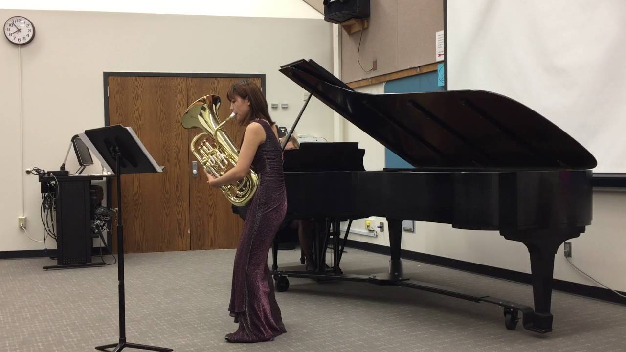 Misa Mead plays Schumann - YouTube