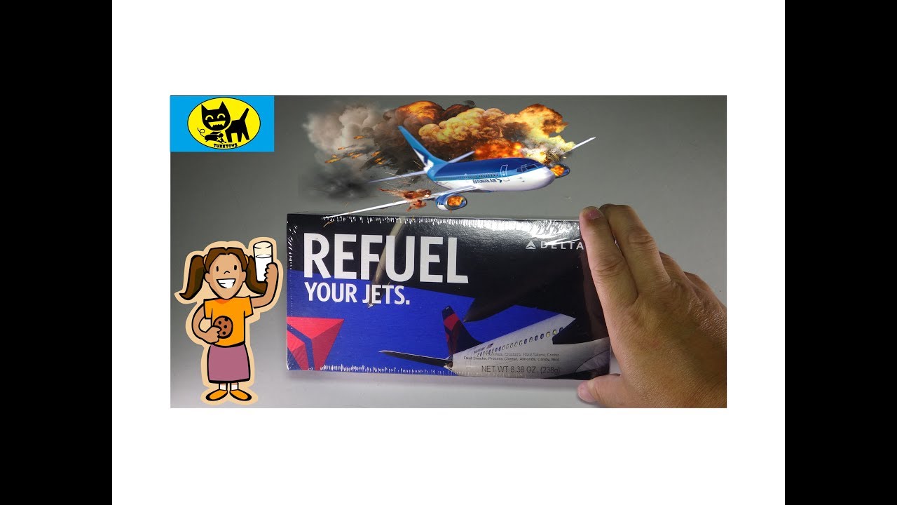 Delta Snack Box (What they give you if they mess up) - YouTube