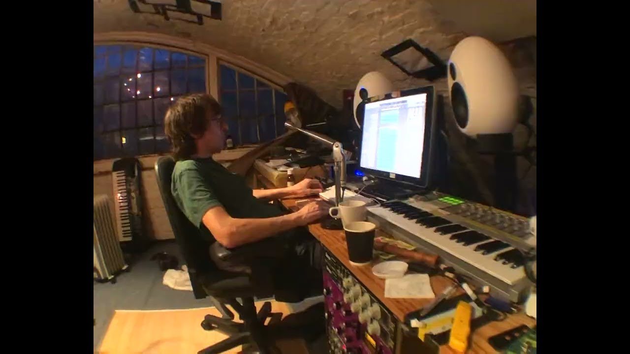 Jana Kirschner - Delia nás (Behind The Song) - YouTube
