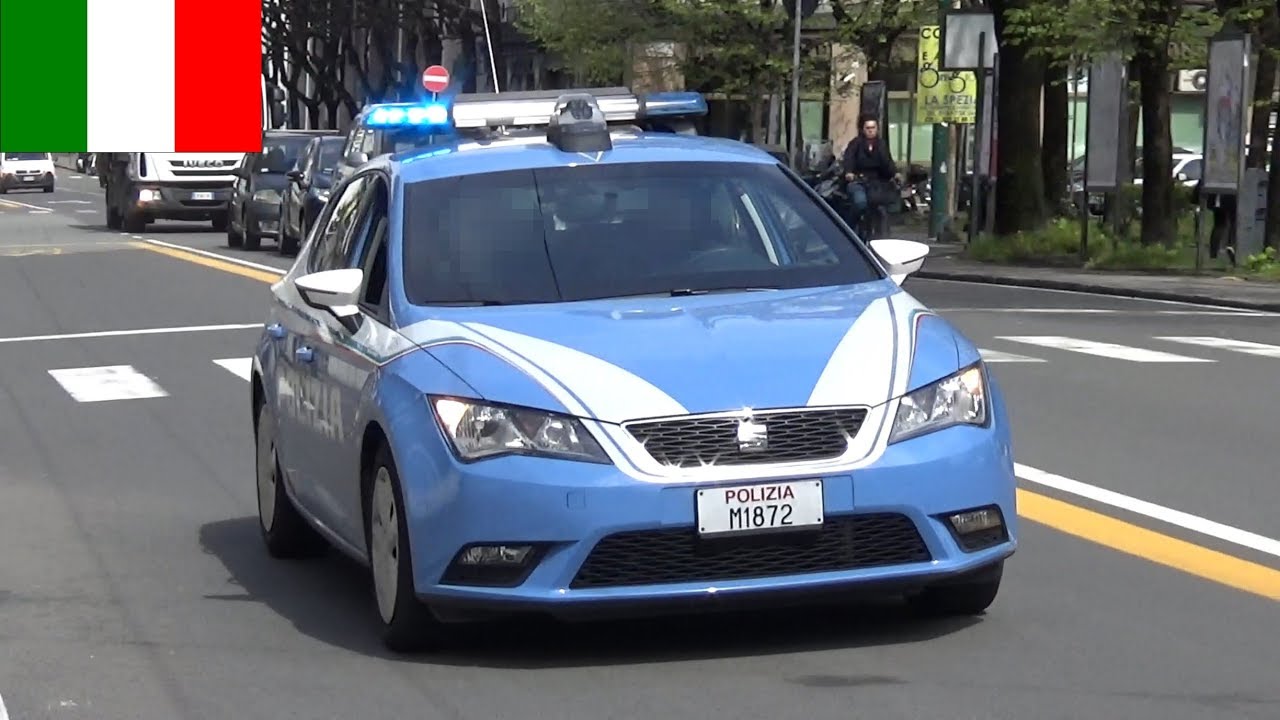 *HIGH SPEED* Police car responding with siren and lights in La Spezia ...