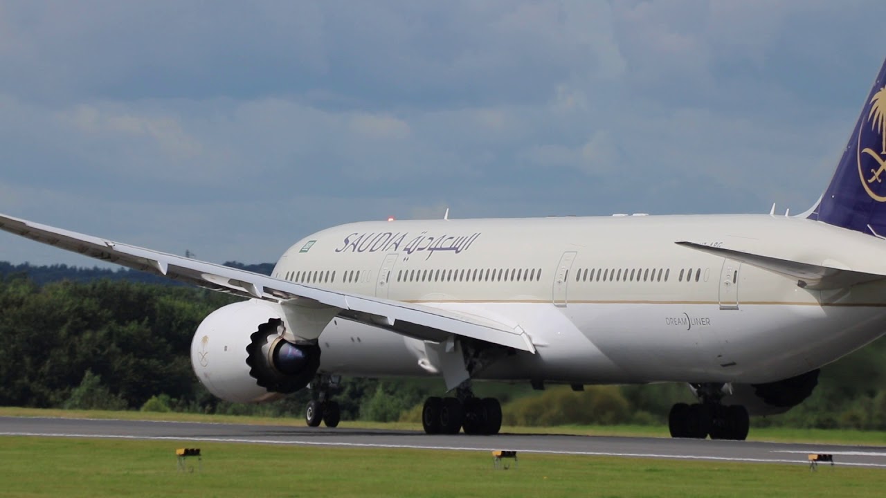 Saudia SV124 HZ-ARG Boeing 787-9 Dreamliner takeoff Manchester 24/08/17 ...