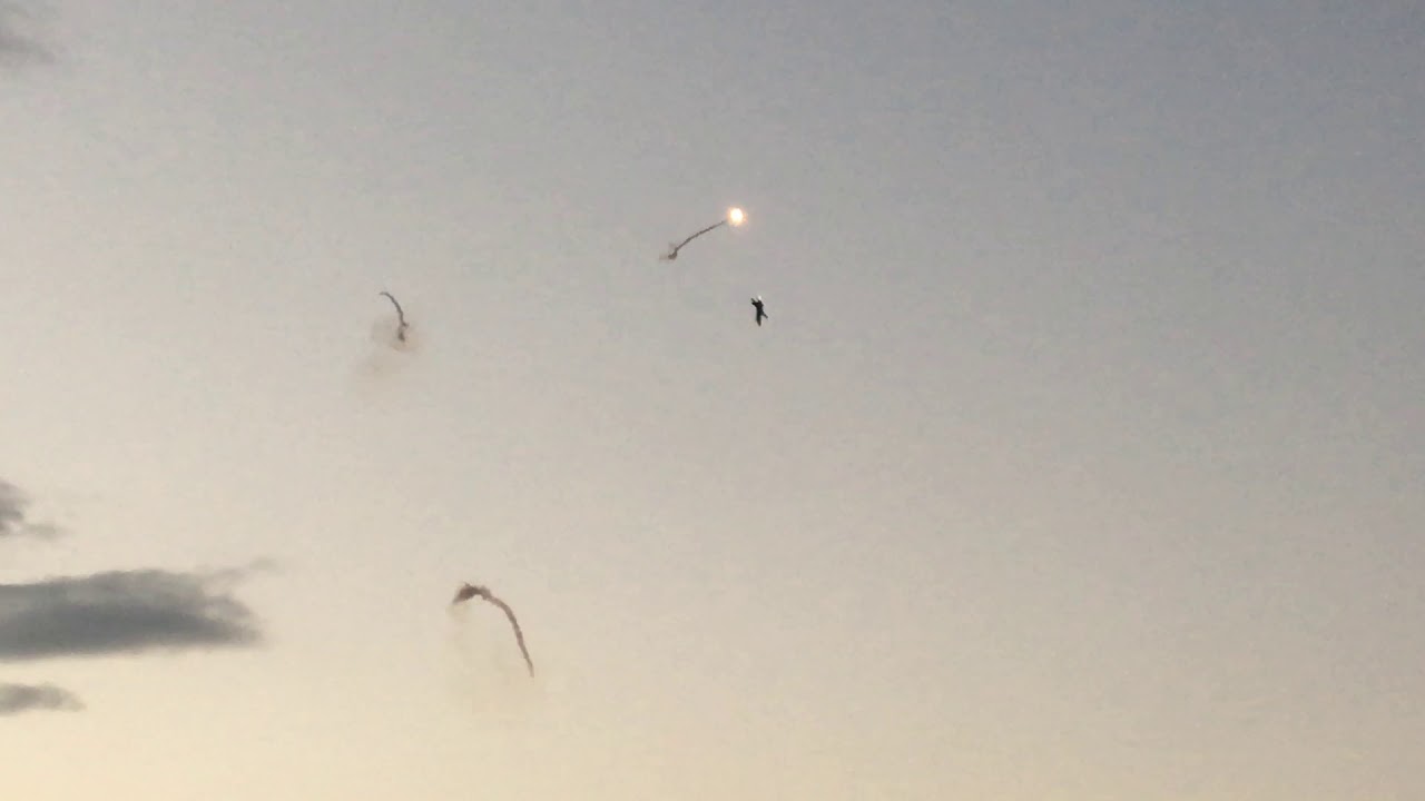 Avalon AIrshow March 2019 F18 Flare - YouTube