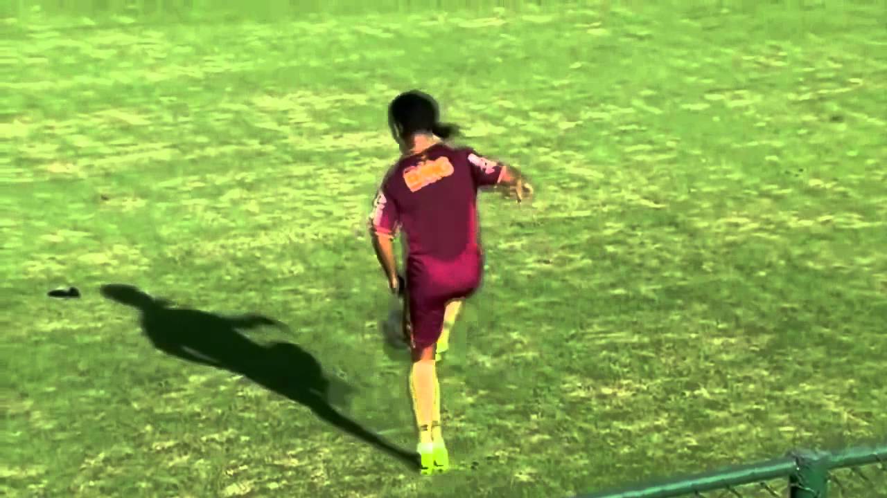 Ronaldinho Tricks in Training - YouTube