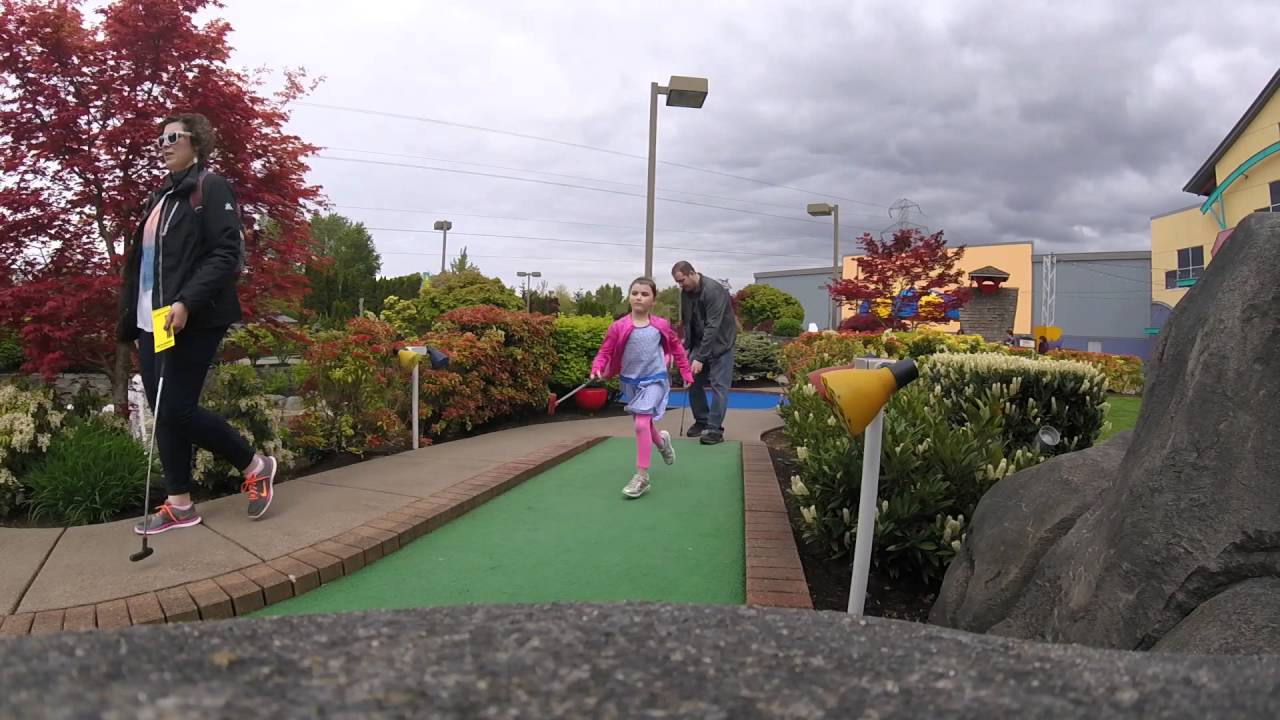 Bullwinkle's Fun Center Mini Golf - YouTube
