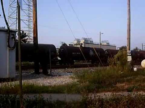 CSX H794 coming out of the B&O yard. - YouTube