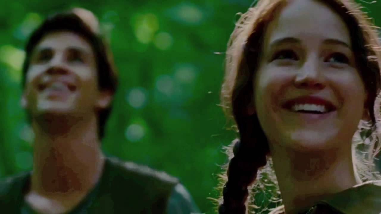 Hunger Games "the whole crowd goes so loud..." - YouTube