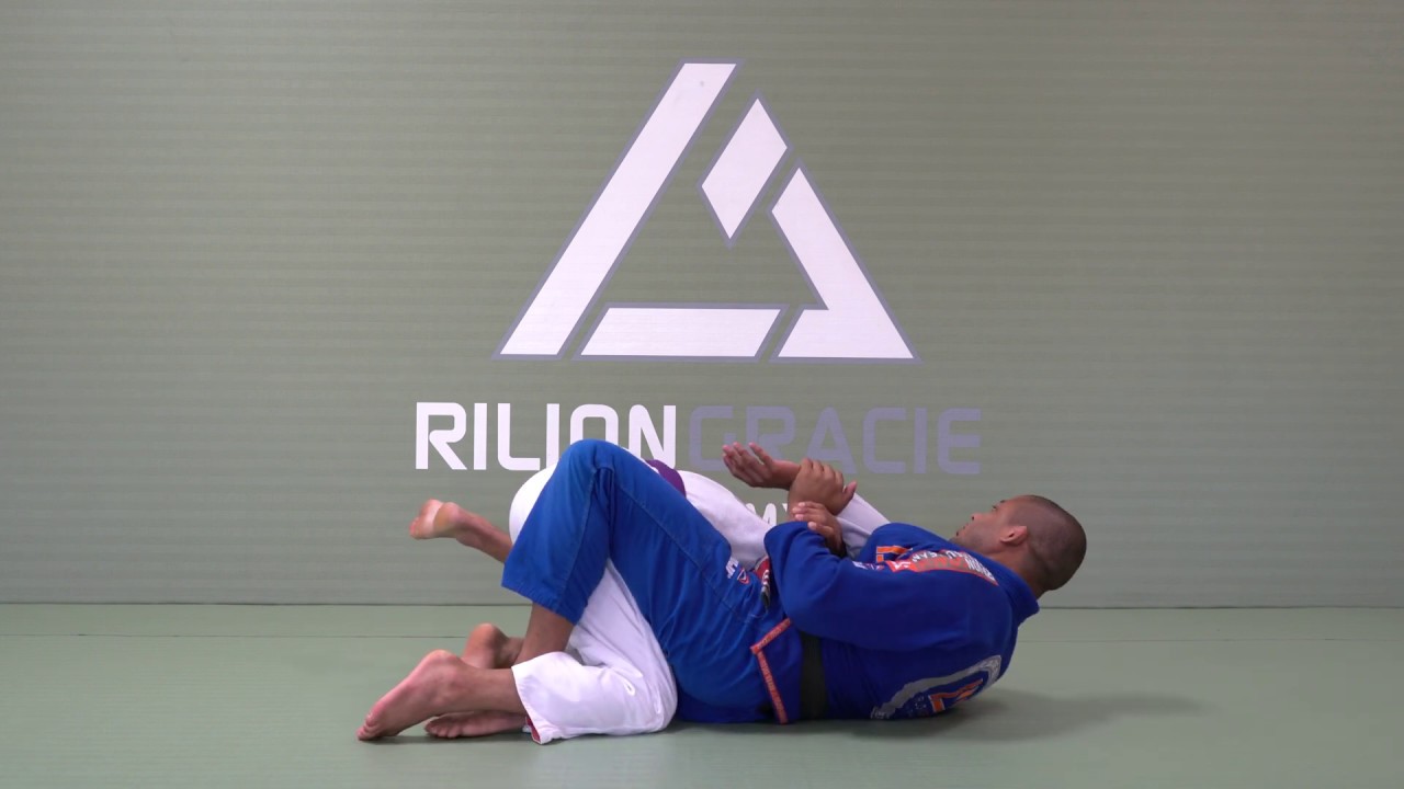 Kimura Shoulder Lock (Self Defense) - YouTube