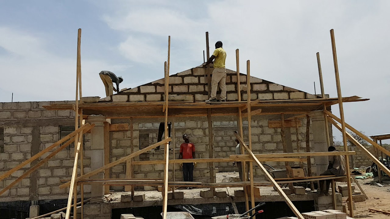 *13* building in ghana - mason at work at my gable - YouTube