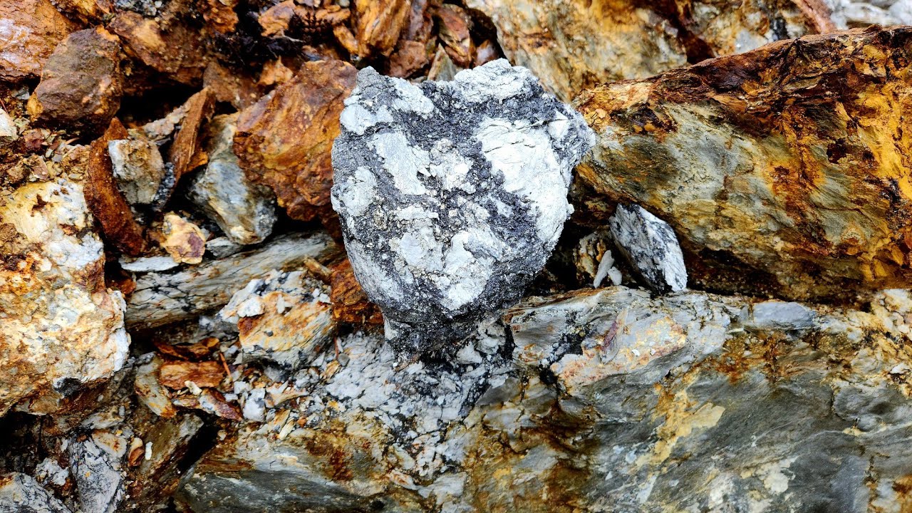 New Large Quartz Vein Found With Gold, Silver, Copper, Zinc! - YouTube