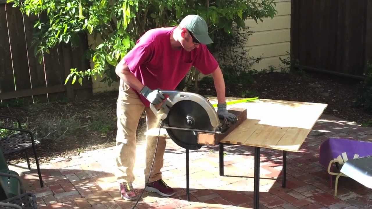 making a cut with makita beam saw - YouTube