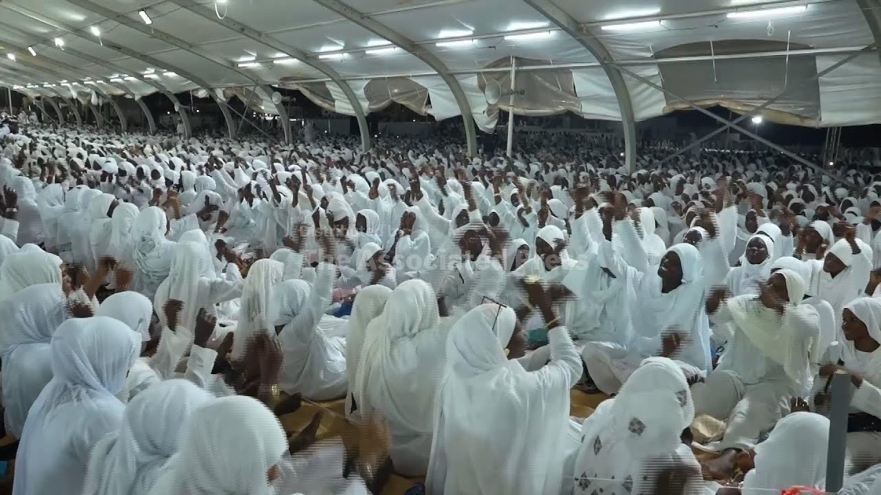 Thousands of followers of Senegal's Layene Sufi Muslim brotherhood ...