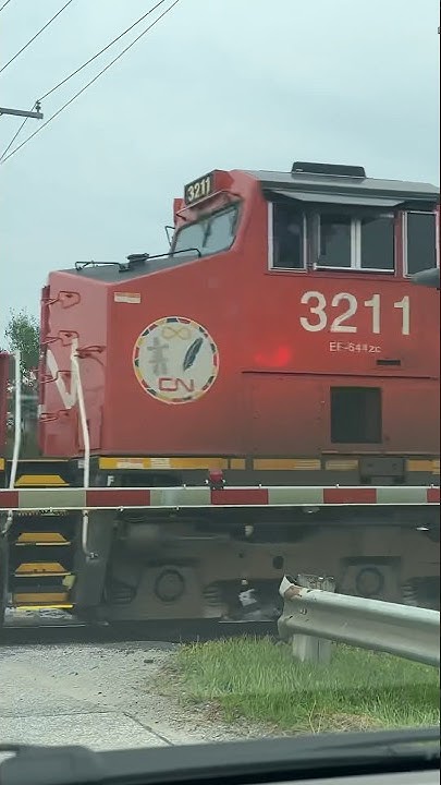 CN 3211’s Weird K5HL Horn with 3055 Trailing Second on CN M313 - YouTube